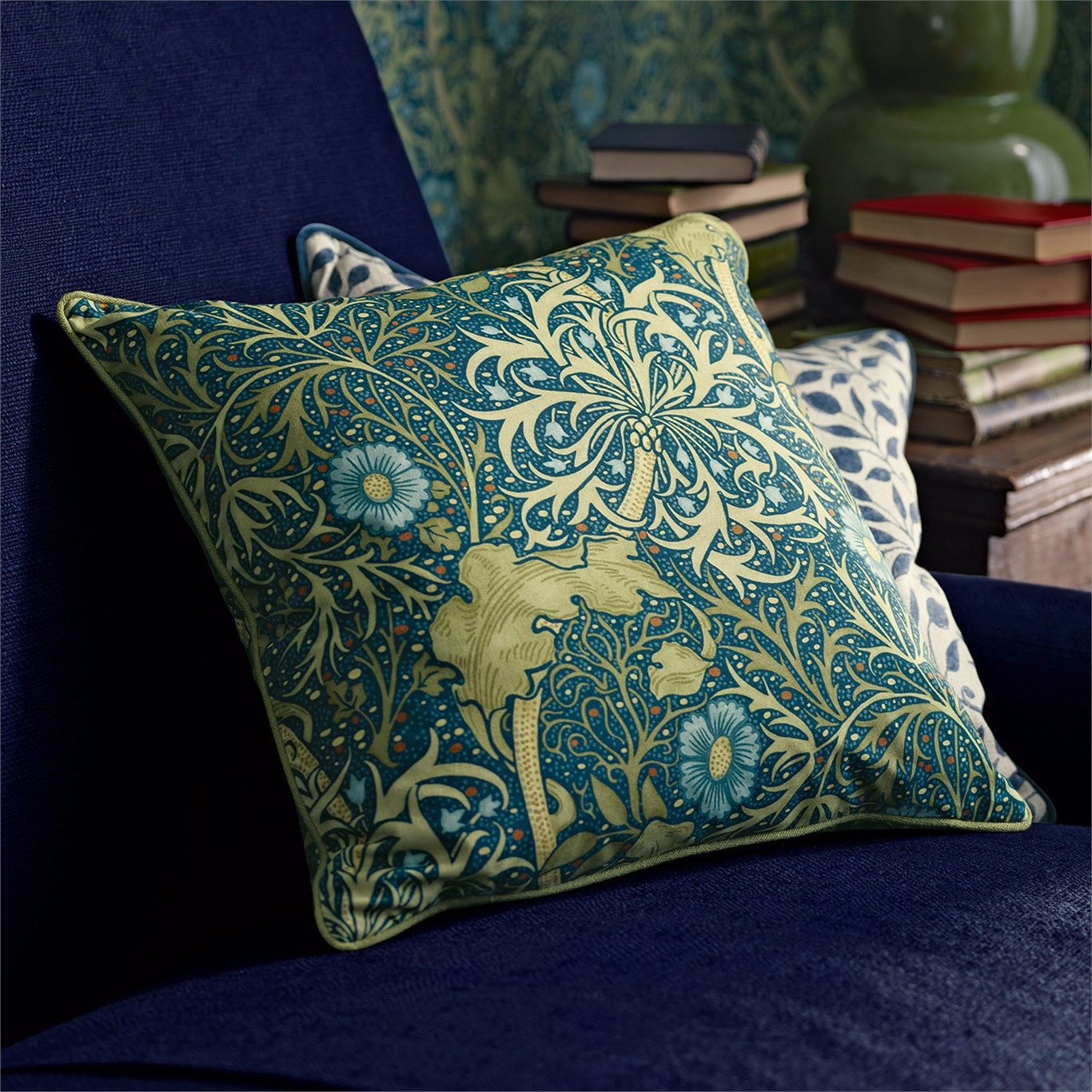 Morris Seaweed Ink/Woad | William Morris - Archive Wallpapers III | Kö